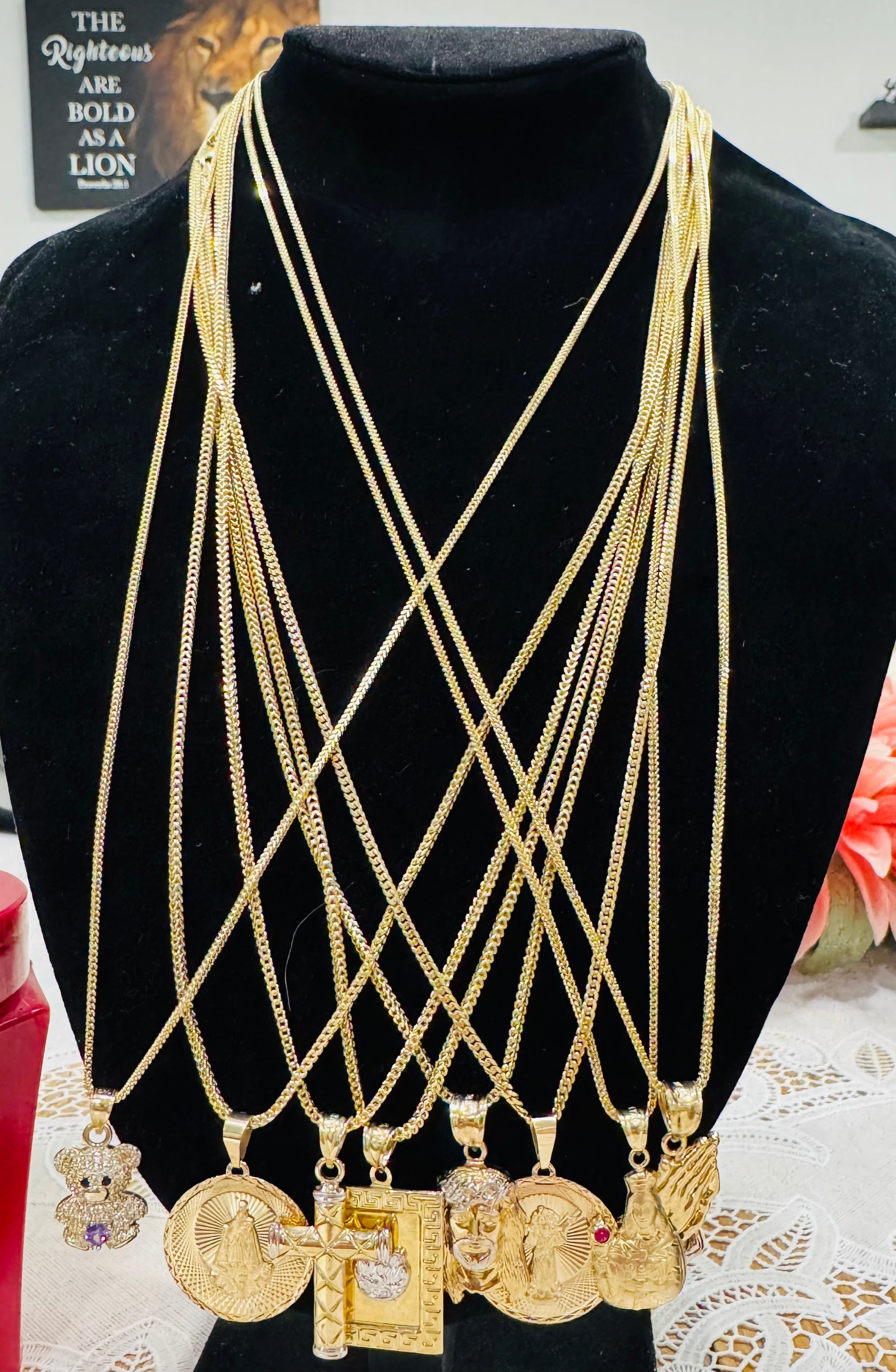 Chains – The Real Jewelry